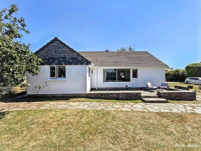 4 bedroom detached bungalow for sale