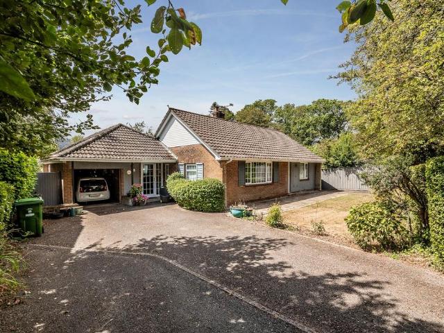 4 bedroom detached bungalow for sale