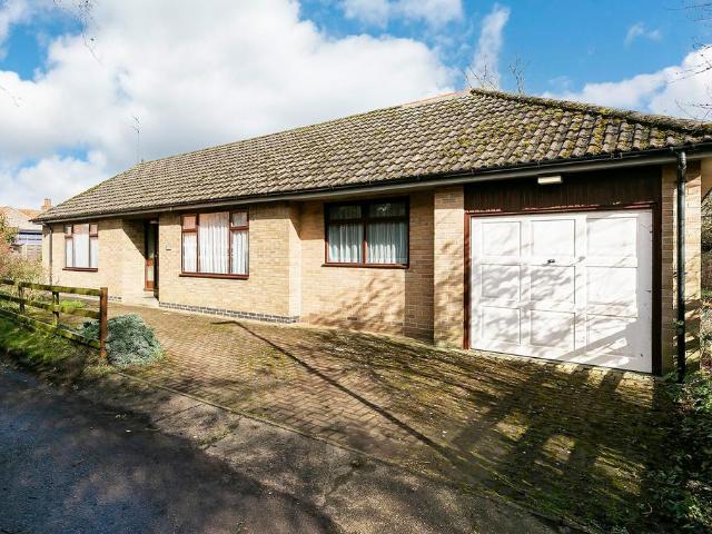 4 bedroom detached bungalow for sale
