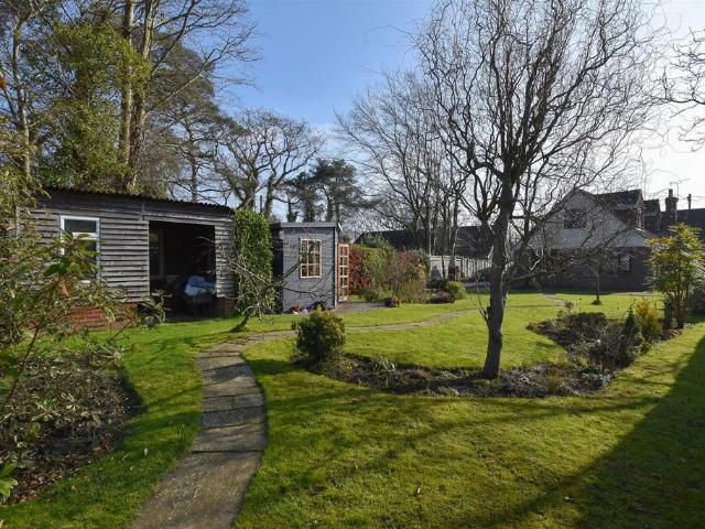 4 bedroom detached bungalow for sale