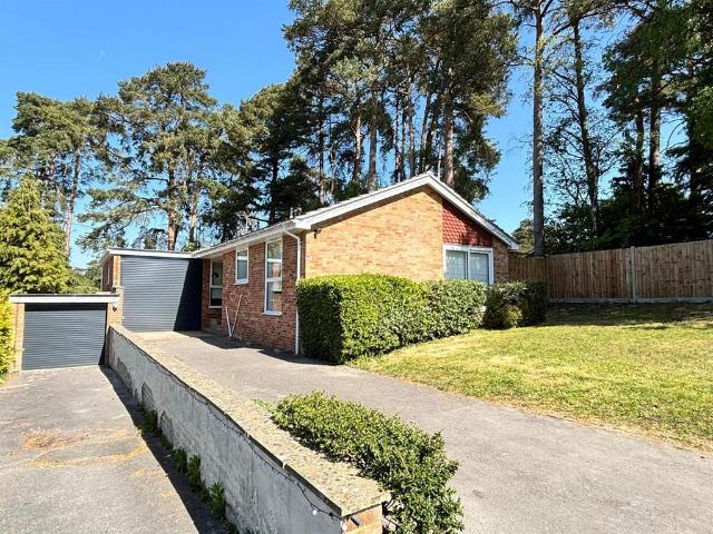 4 bedroom detached bungalow for sale