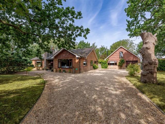 4 bedroom detached bungalow for sale