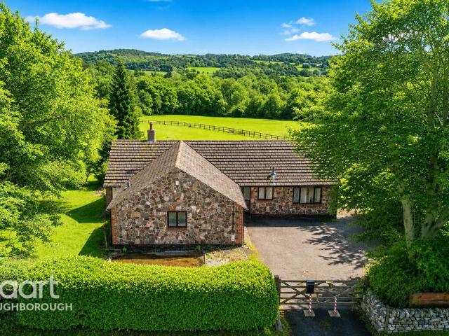 4 bedroom detached bungalow for sale