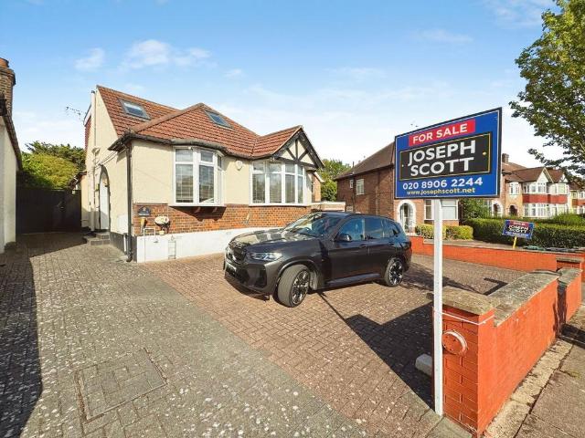 4 bedroom detached bungalow for sale