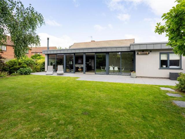 4 bedroom detached bungalow for sale
