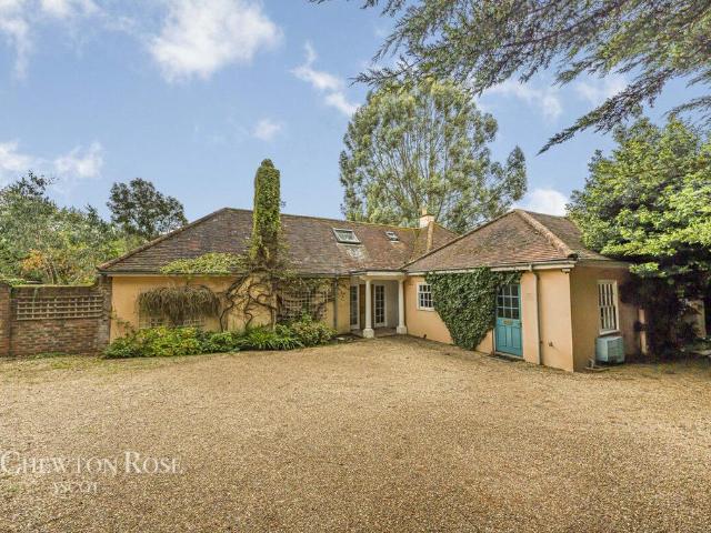 4 bedroom detached bungalow for sale