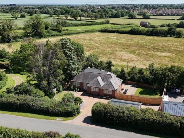 4 bedroom detached bungalow for sale