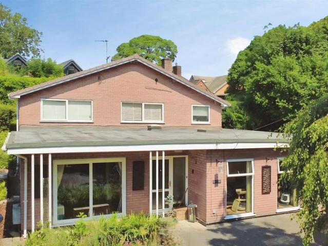 4 bedroom detached bungalow for sale