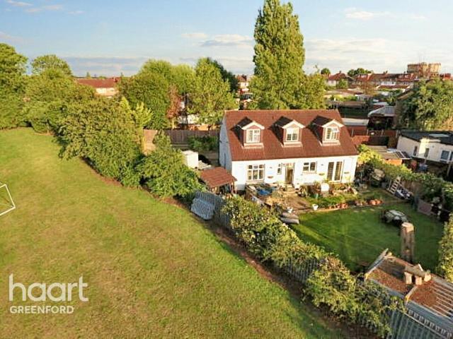 4 bedroom detached bungalow for sale
