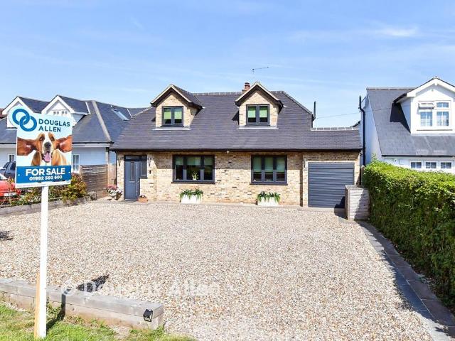 4 bedroom detached bungalow for sale