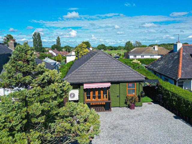 4 bedroom detached bungalow for sale