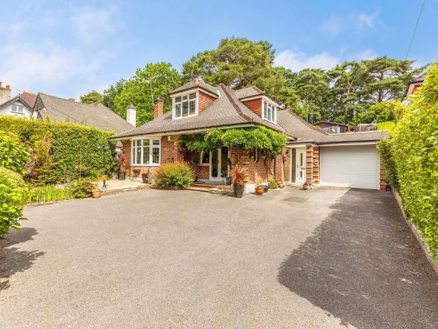 4 bedroom detached bungalow for sale
