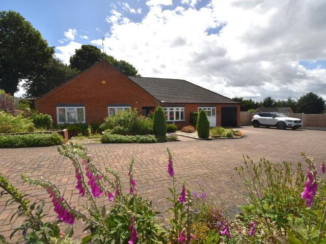 4 bedroom detached bungalow for sale