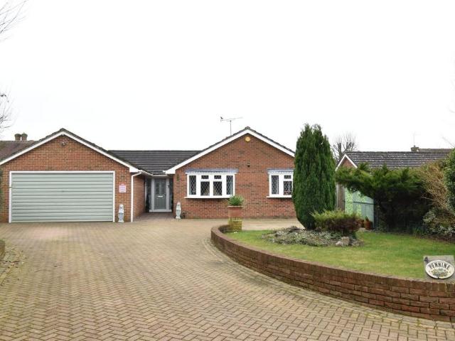 4 bedroom detached bungalow for sale