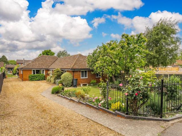 4 bedroom detached bungalow for sale