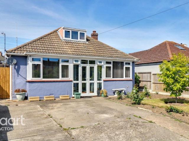 4 bedroom detached bungalow for sale