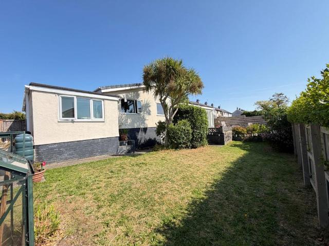 4 bedroom detached bungalow for sale