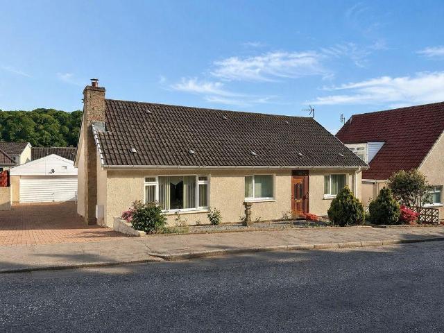4 bedroom detached bungalow for sale