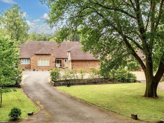 4 bedroom detached bungalow for sale