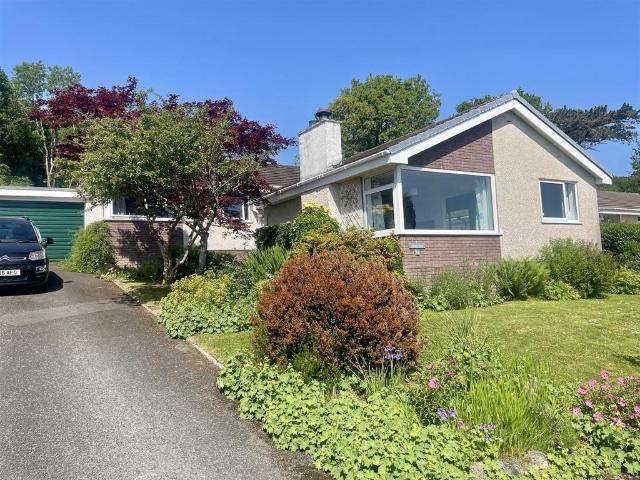 4 bedroom detached bungalow for sale
