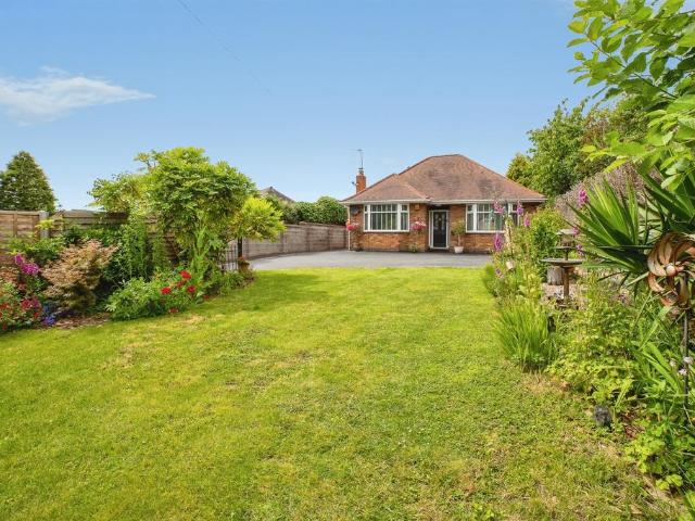 4 bedroom detached bungalow for sale