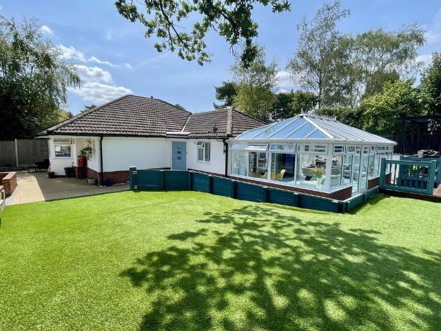 4 bedroom detached bungalow for sale