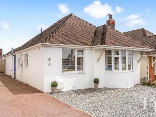 4 bedroom detached bungalow for sale