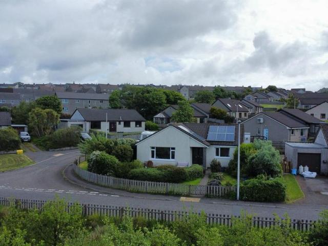 4 bedroom detached bungalow for sale