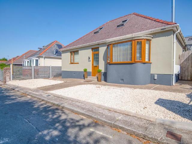 4 bedroom detached bungalow for sale