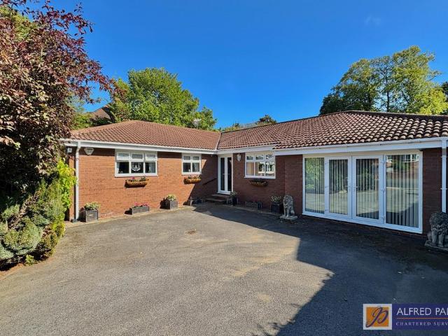 4 bedroom detached bungalow for sale
