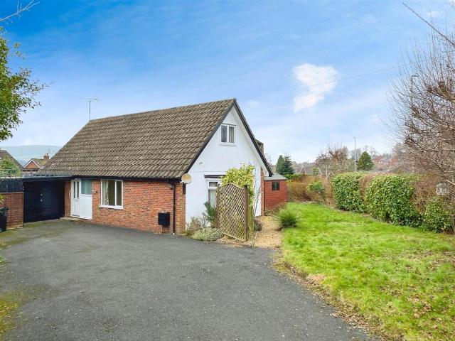 4 bedroom detached bungalow for sale