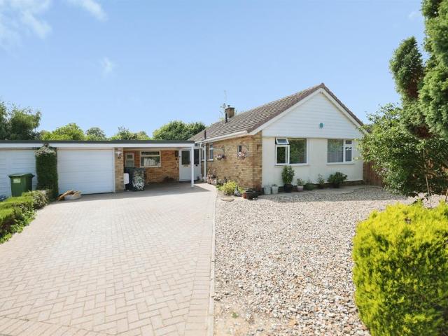 4 bedroom detached bungalow for sale