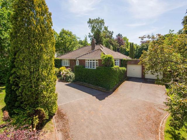 4 bedroom detached bungalow for sale