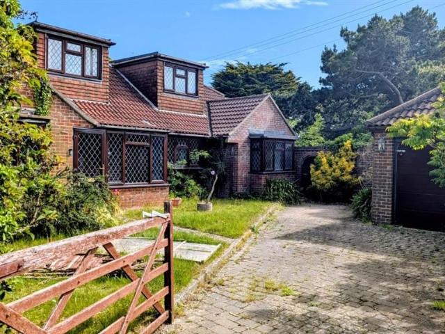 4 bedroom detached bungalow for sale