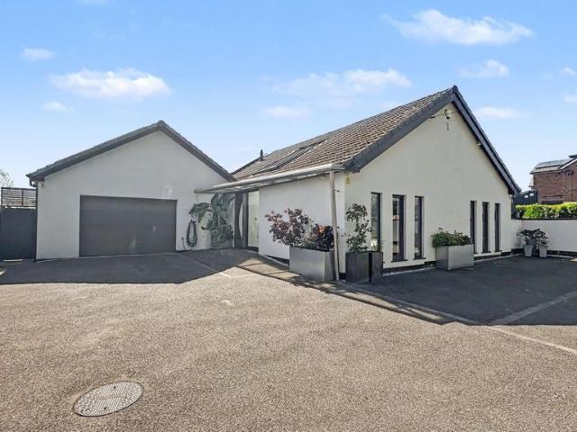 4 bedroom detached bungalow for sale