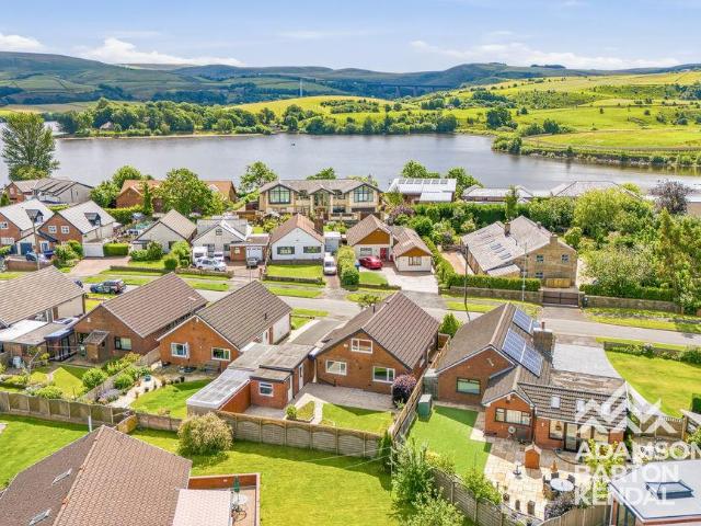 4 bedroom detached bungalow for sale