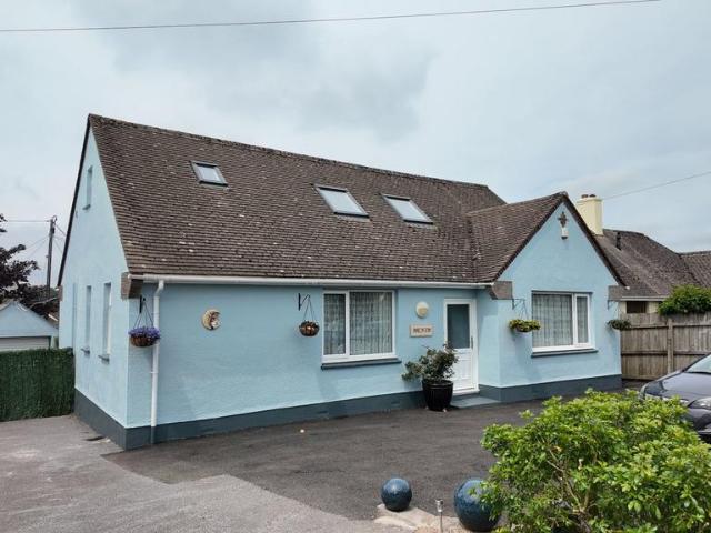 4 bedroom detached bungalow for sale