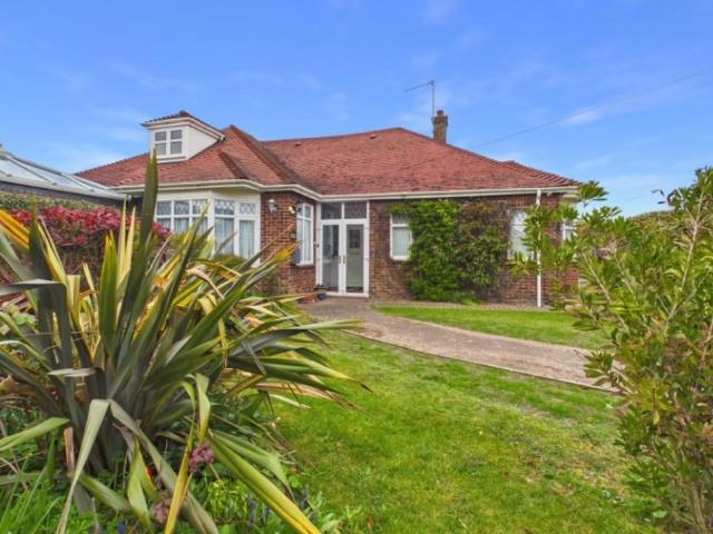 4 bedroom detached bungalow for sale