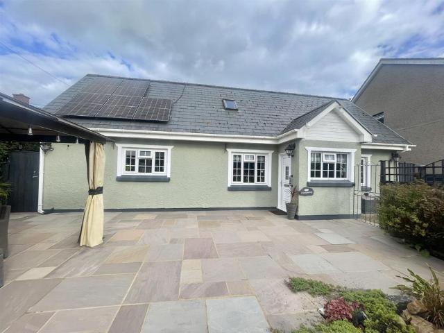 4 bedroom detached bungalow for sale