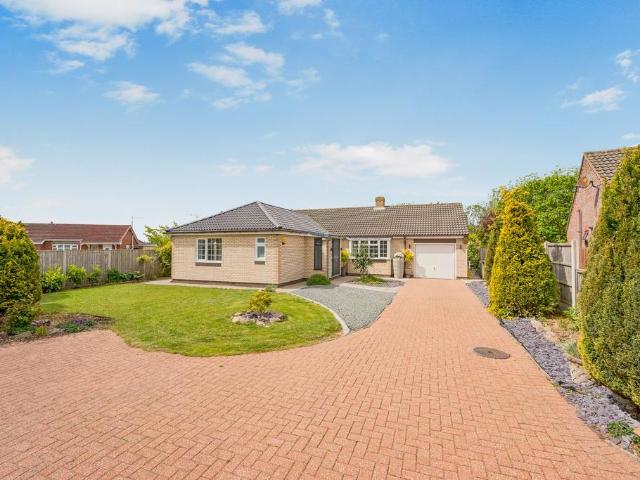 4 bedroom detached bungalow for sale