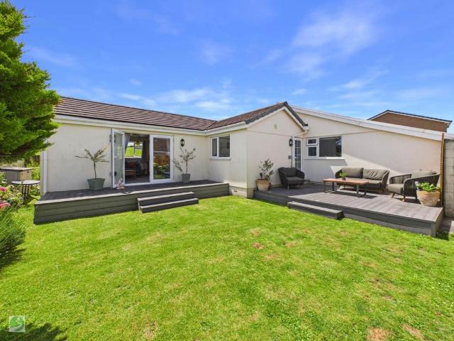 4 bedroom detached bungalow for sale