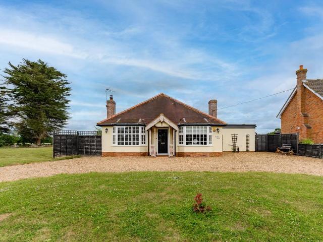4 bedroom detached bungalow for sale