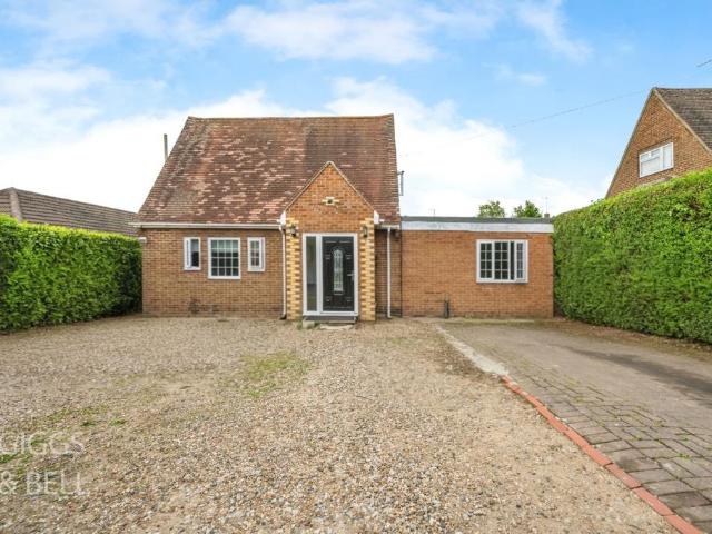 4 bedroom detached bungalow for sale