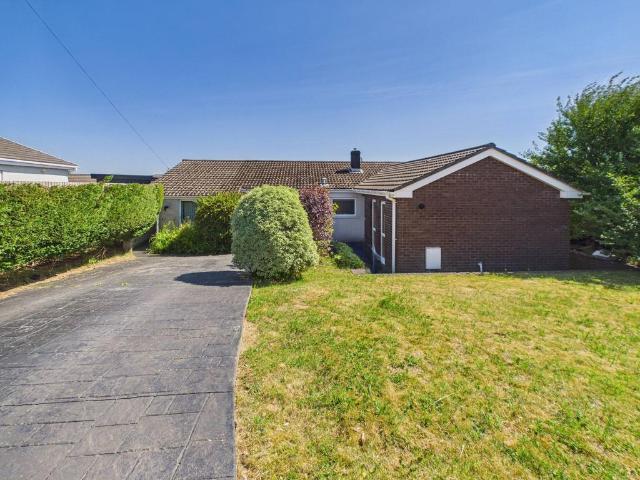 4 bedroom detached bungalow for sale