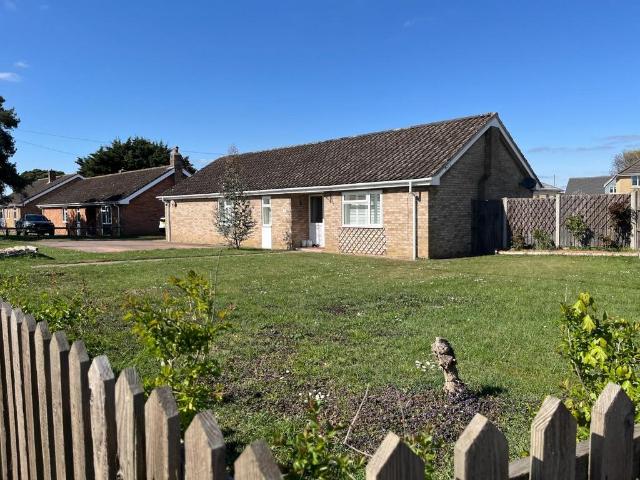4 bedroom detached bungalow for sale