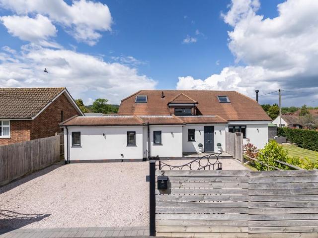 4 bedroom detached bungalow for sale