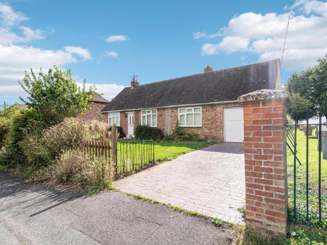 4 bedroom detached bungalow for sale