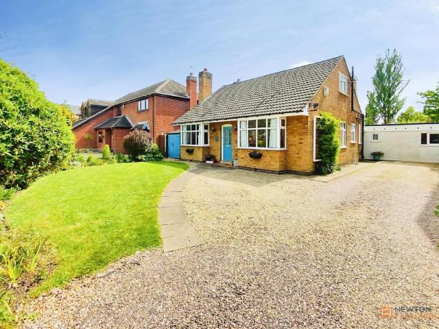 4 bedroom detached bungalow for sale
