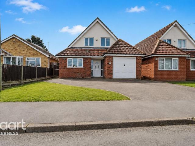 4 bedroom detached bungalow for sale
