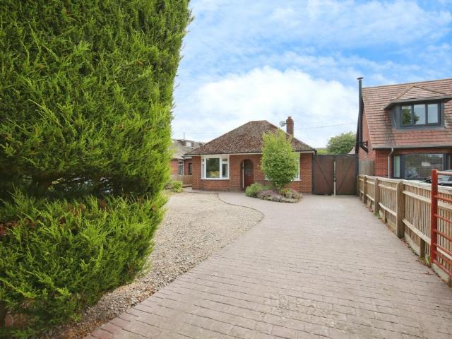4 bedroom detached bungalow for sale